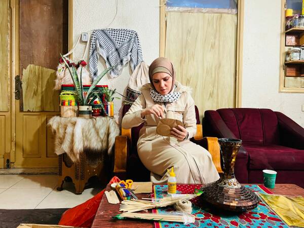 JINHAGENCY | A Young Palestinian Woman Recycles Waste by Incorporating ...