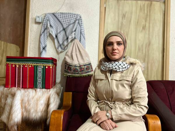 JINHAGENCY | A Young Palestinian Woman Recycles Waste by Incorporating ...