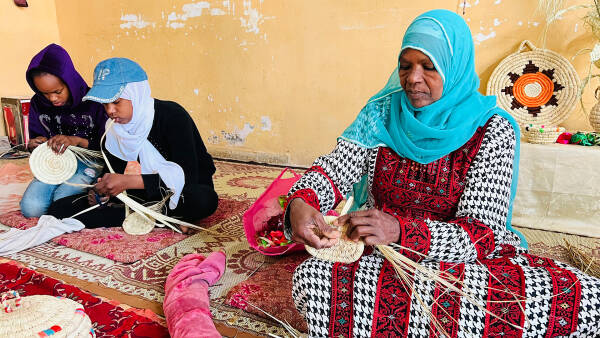 JINHAGENCY | Gazan woman turns palm leaves into art form